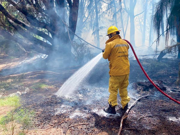 Fire burns 1 acre at Kanaha Beach | News, Sports, Jobs - Maui News